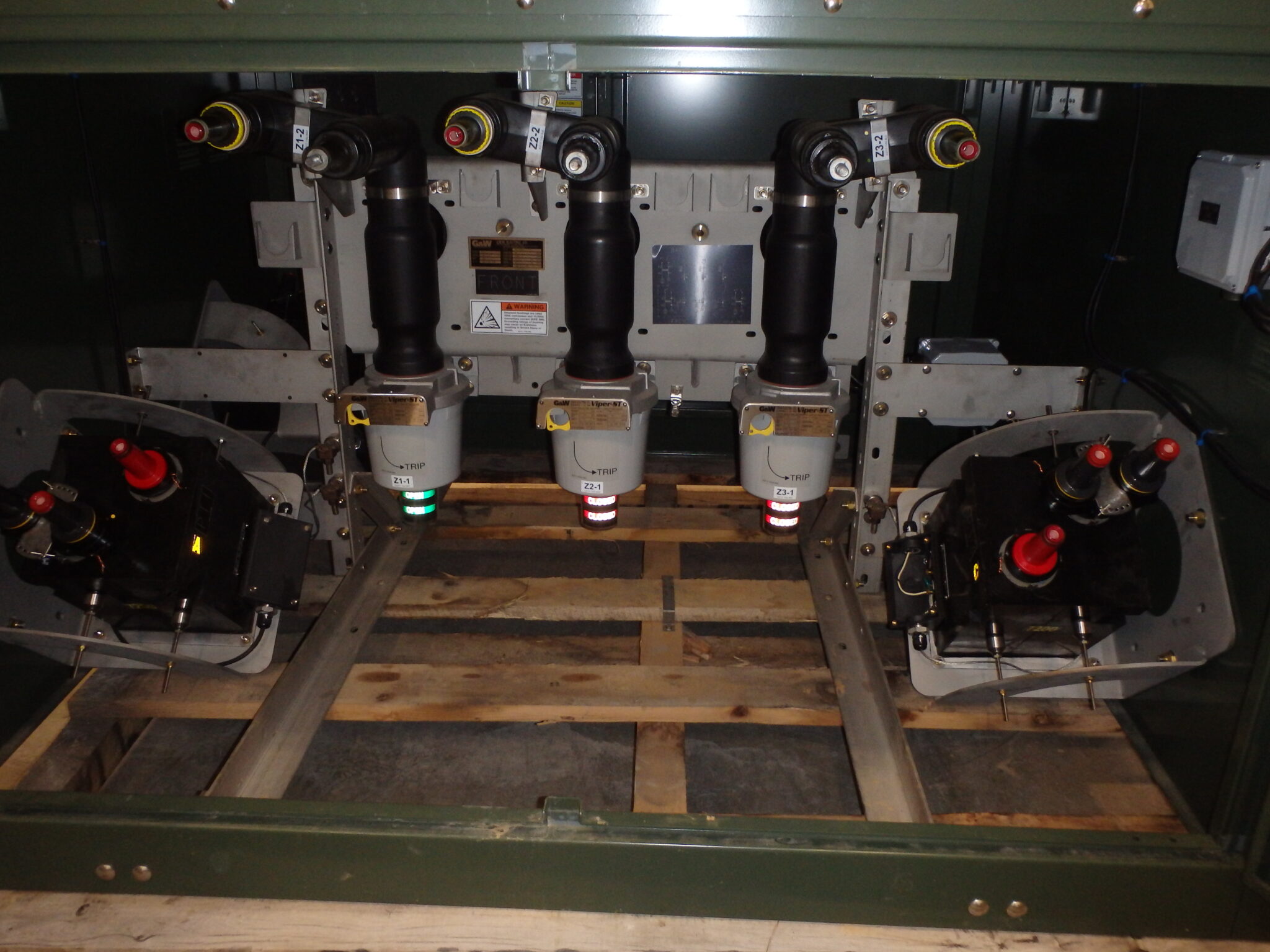 Everything to know about Padmount vs. Overhead Reclosers | G&W Electric